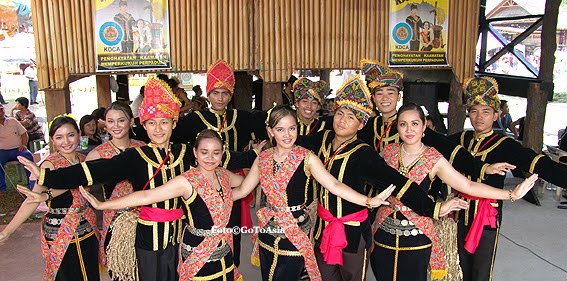 PUSAT SUMBER SEKOLAH: Pesta Kaamatan Sabah